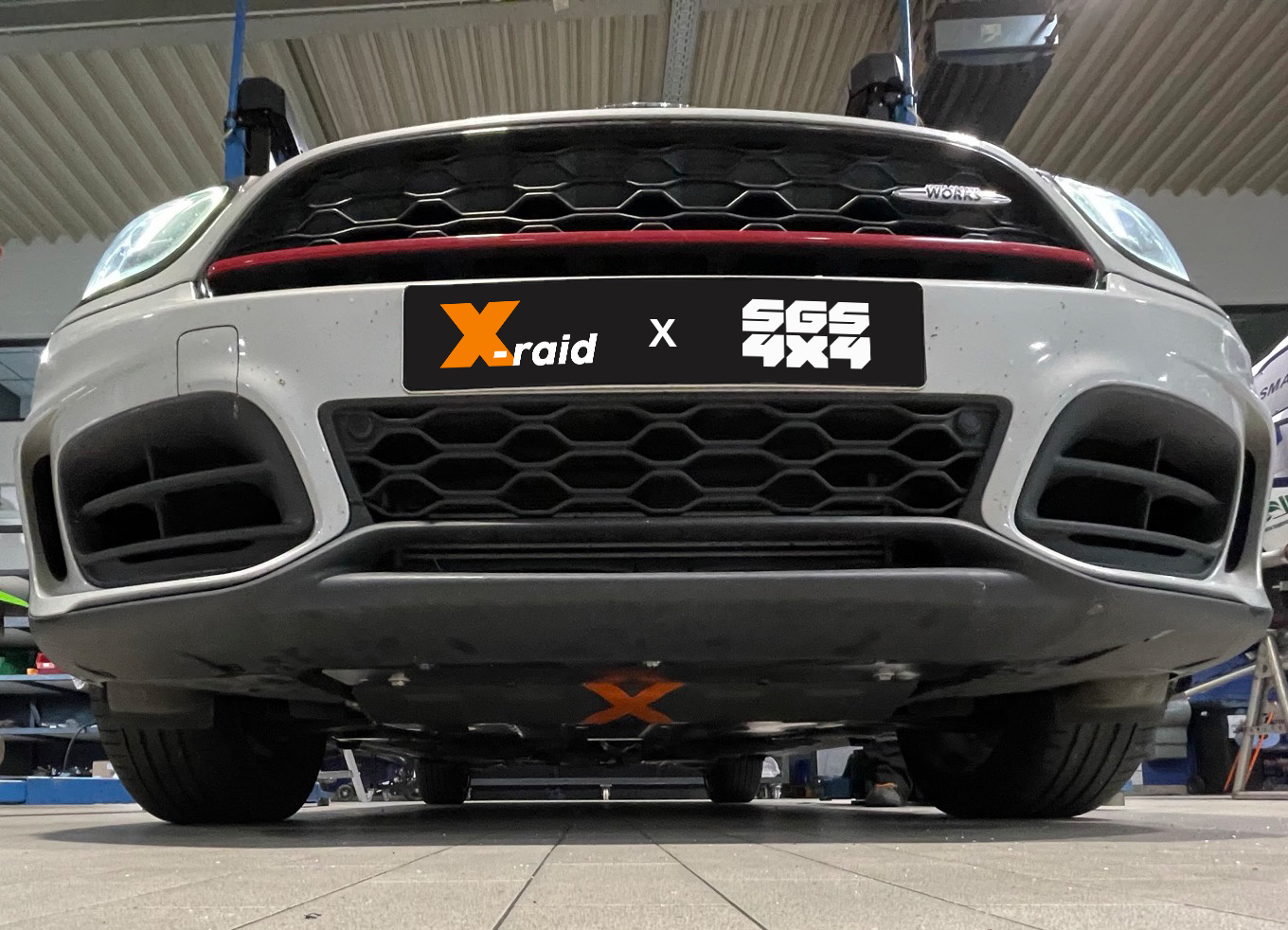 No fear of rough terrain: underride guard for MINI Countryman - X-raid Team